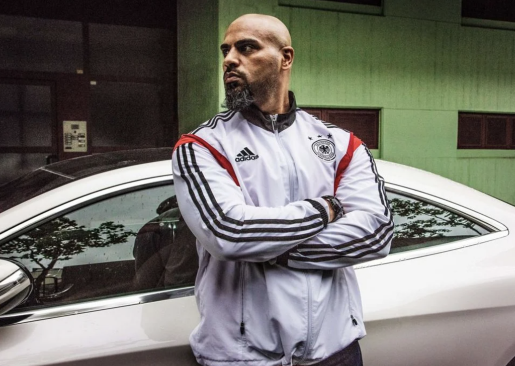 Luxus pur: Massiv baut Mega-Villa!